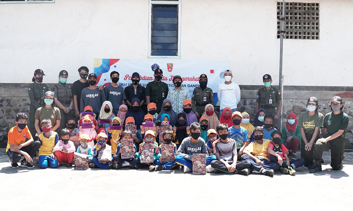 P2M Menwa Undiksha di Desa Bungaya: Dari Renovasi Fasum hingga Bagikan ...