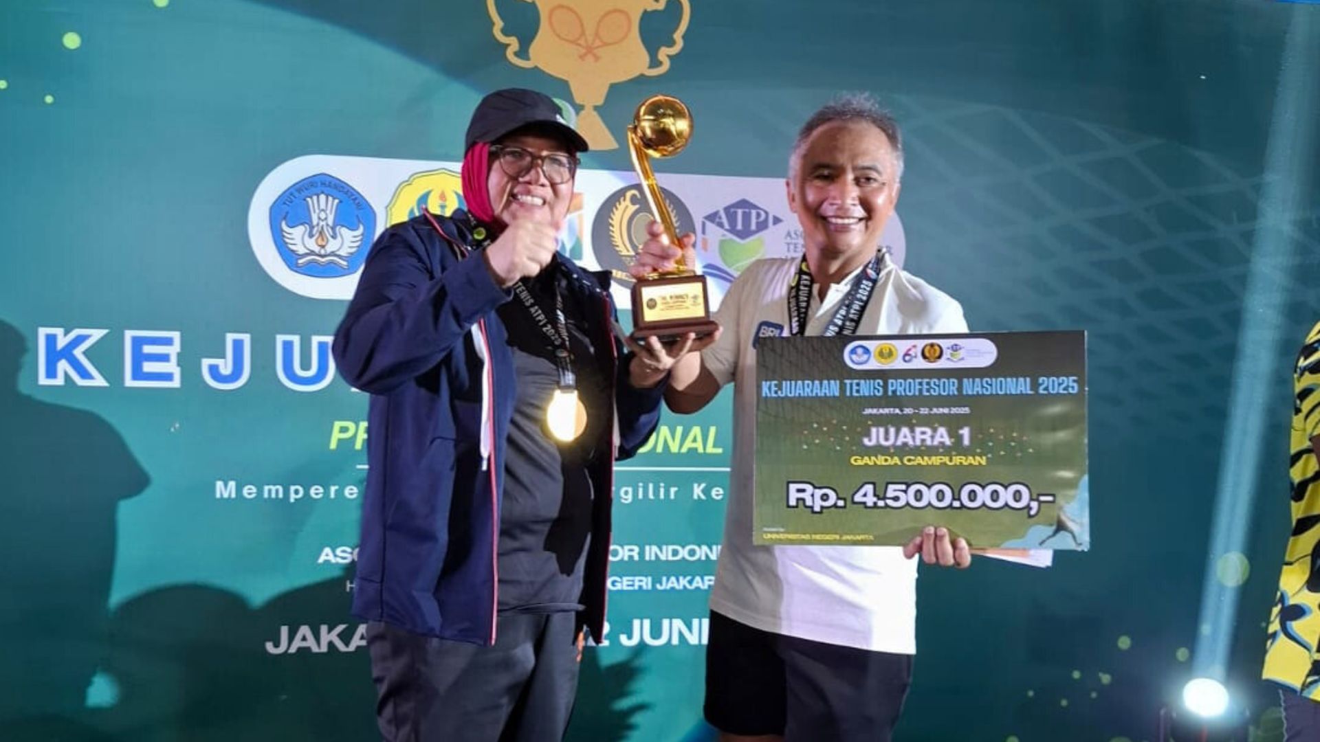 Ganda Campuran Kejuaraan Tenis Profesor Nasional 2025: Guru Besar Undiksha, Prof. Artanayasa ...