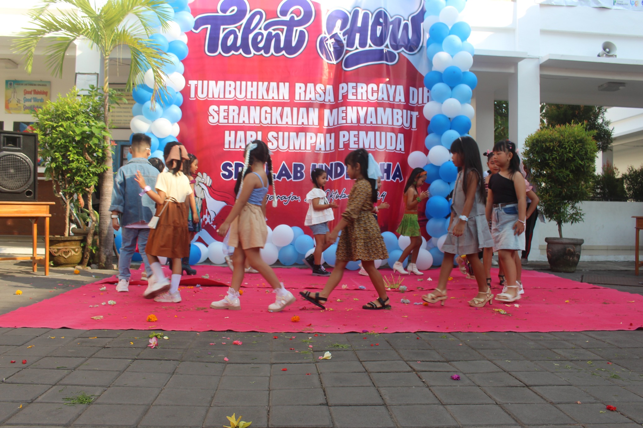 RANGKAIAN SUMPAH PEMUDA, SD LAB UNDIKSHA TAMPILKAN TALENTA SISWA DI SETIAP TINGKAT KELAS ...