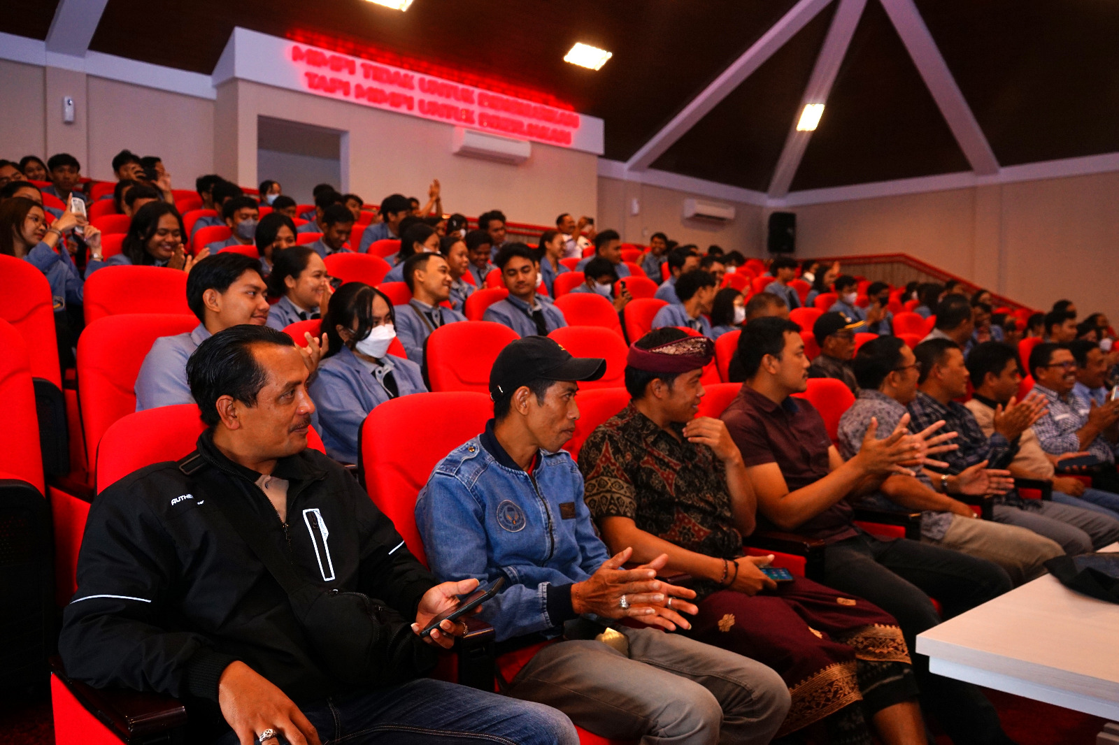 Penyerahan mahasiswa KKNT Tahun 2023 di Kabupaten Bangli - Lembaga ...