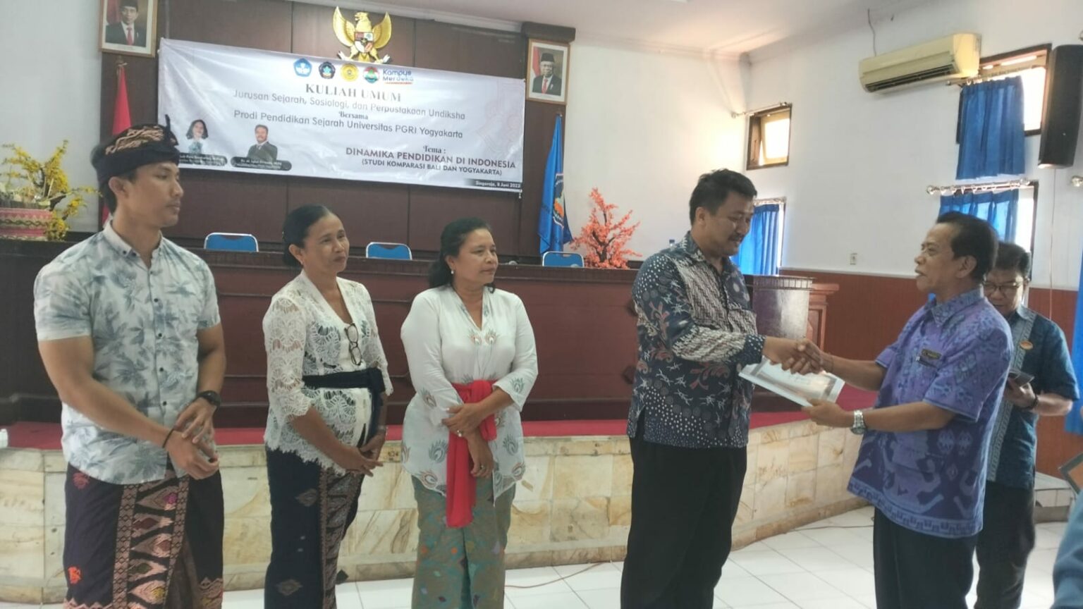 Kuliah Umum bersama Jurusan Sejarah, Sosiologi dan Perpustakaan FHIS Undiksha dengan Prodi ...